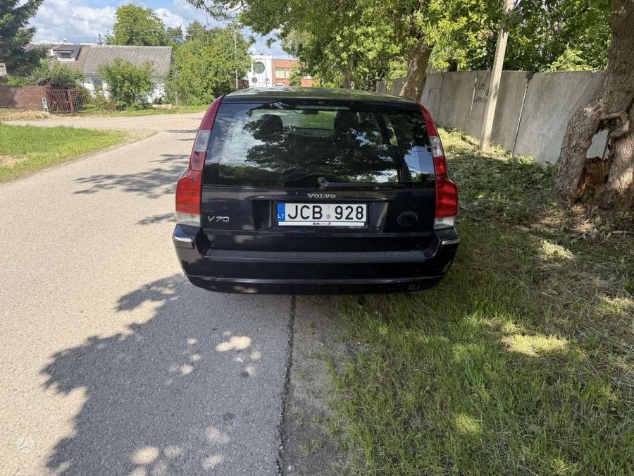 Blue Volvo V70 2007 in Vilnius, with an engine capacity of 2.44 L and mileage of 300 thousand km for 500 €, photo 7 on AUTOMOTO.COM.LV
