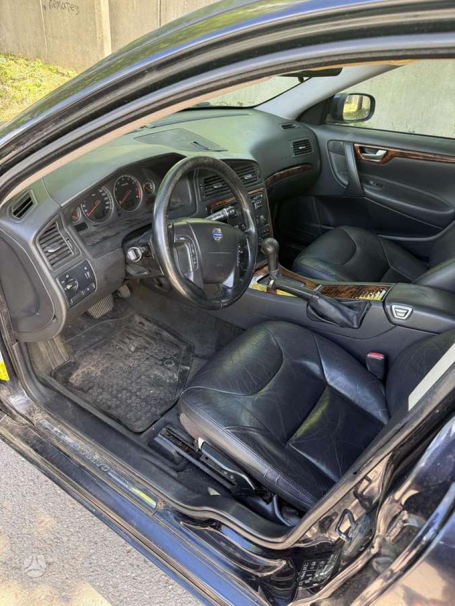Blue Volvo V70 2007 in Vilnius, with an engine capacity of 2.44 L and mileage of 300 thousand km for 500 €, photo 8 on AUTOMOTO.COM.LV