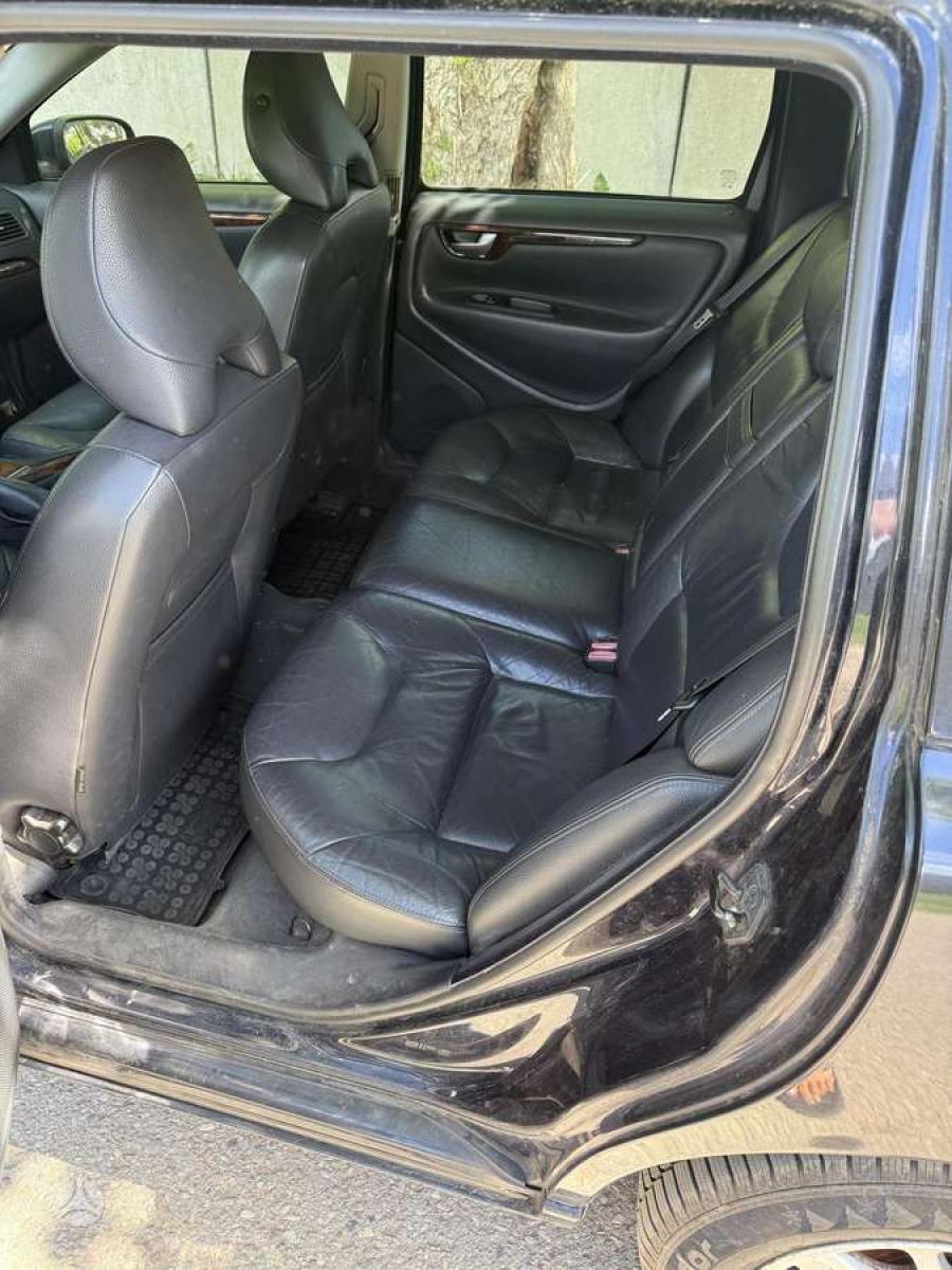 Blue Volvo V70 2007 in Vilnius, with an engine capacity of 2.44 L and mileage of 300 thousand km for 500 €, photo 9 on AUTOMOTO.COM.LV