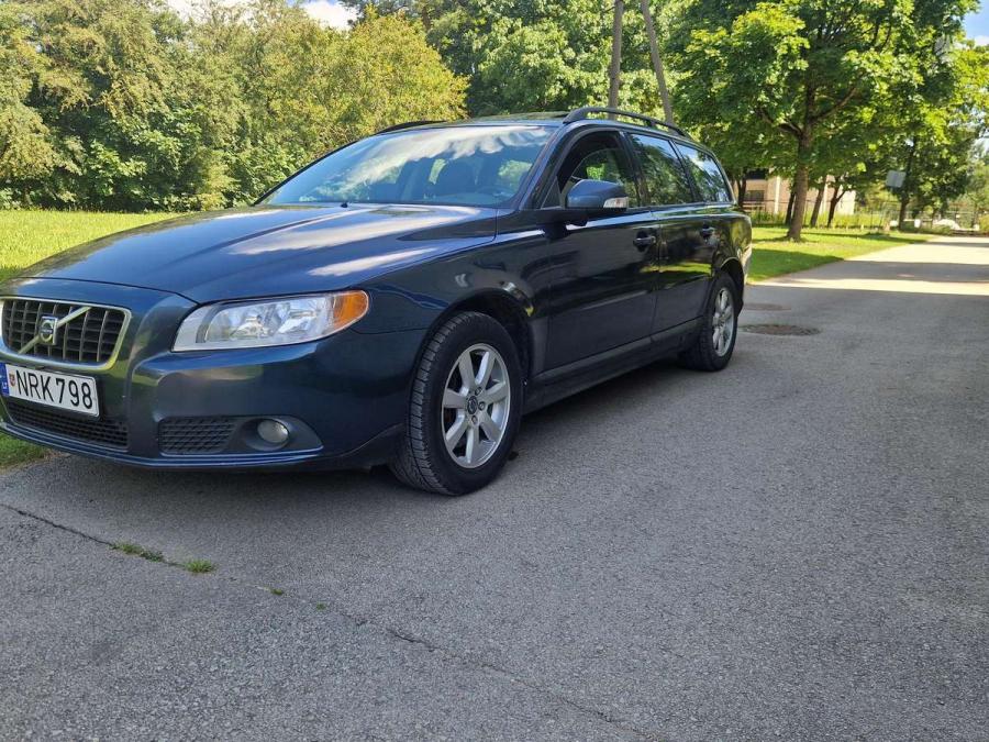 Zils Volvo V70 2007 Viļņa, ar dzinēja tilpumu 2.40 L un nobraukumu 414 tūkst. km par 2650 €, foto 1 vietnē AUTOMOTO.COM.LV