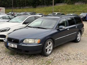 Zils Volvo V70 2007 Viļņa, ar dzinēja tilpumu 2.40 L un nobraukumu 375 tūkst. km par 1000 €, foto  vietnē AUTOMOTO.COM.LV