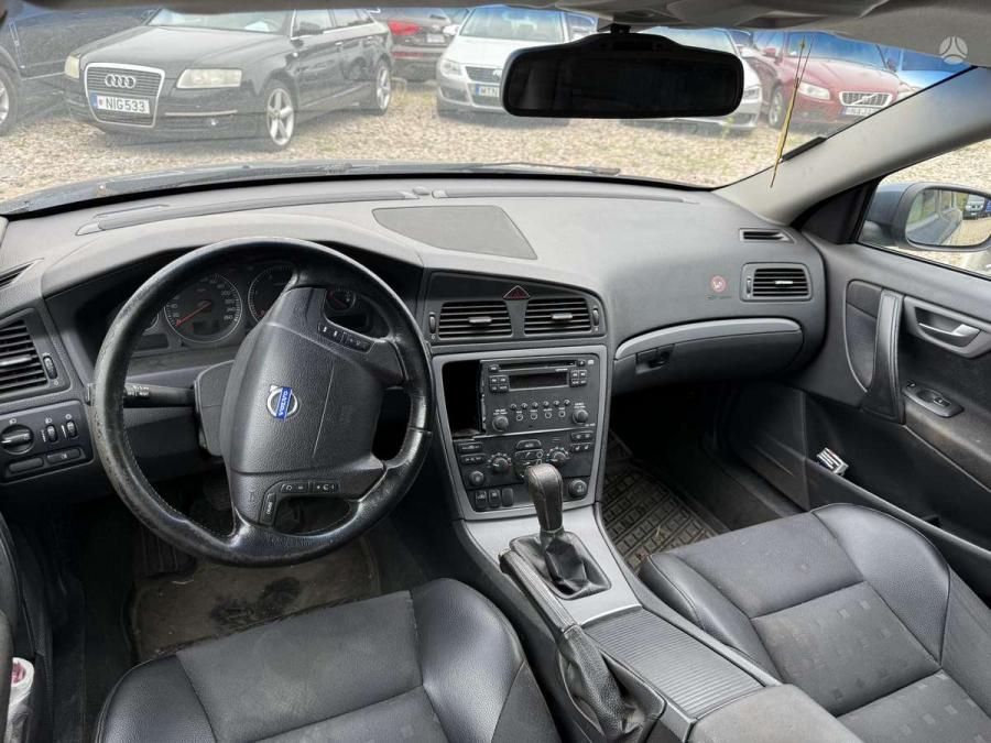 Zils Volvo V70 2007 Viļņa, ar dzinēja tilpumu 2.40 L un nobraukumu 375 tūkst. km par 1000 €, foto 11 vietnē AUTOMOTO.COM.LV