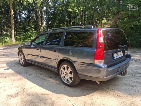 Zils Volvo V70 2007 Viļņa, ar dzinēja tilpumu 2.40 L un nobraukumu 435 tūkst. km par 1950 €, foto 6 vietnē AUTOMOTO.COM.LV