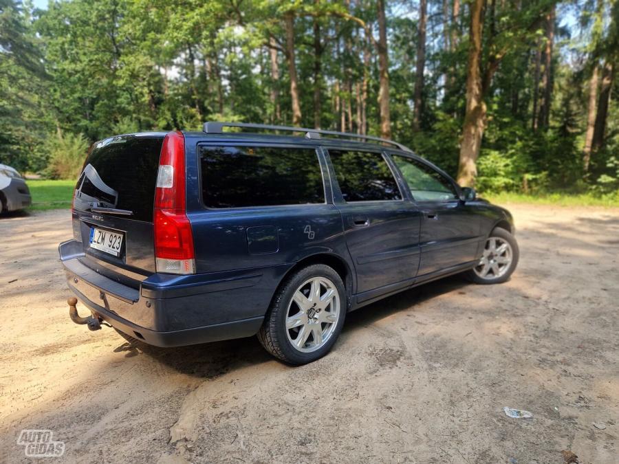 Blue Volvo V70 2007 in Vilnius, with an engine capacity of 2.40 L and mileage of 435 thousand km for 1950 €, photo 16 on AUTOMOTO.COM.LV