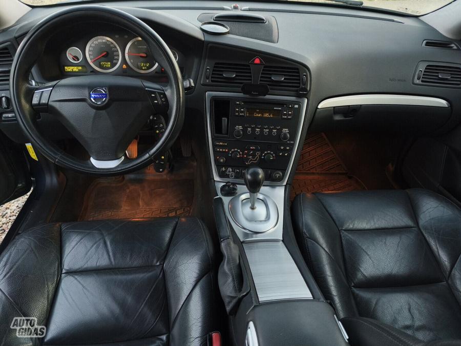 Zils Volvo V70 2007 Viļņa, ar dzinēja tilpumu 2.40 L un nobraukumu 300 tūkst. km par 3350 €, foto 4 vietnē AUTOMOTO.COM.LV