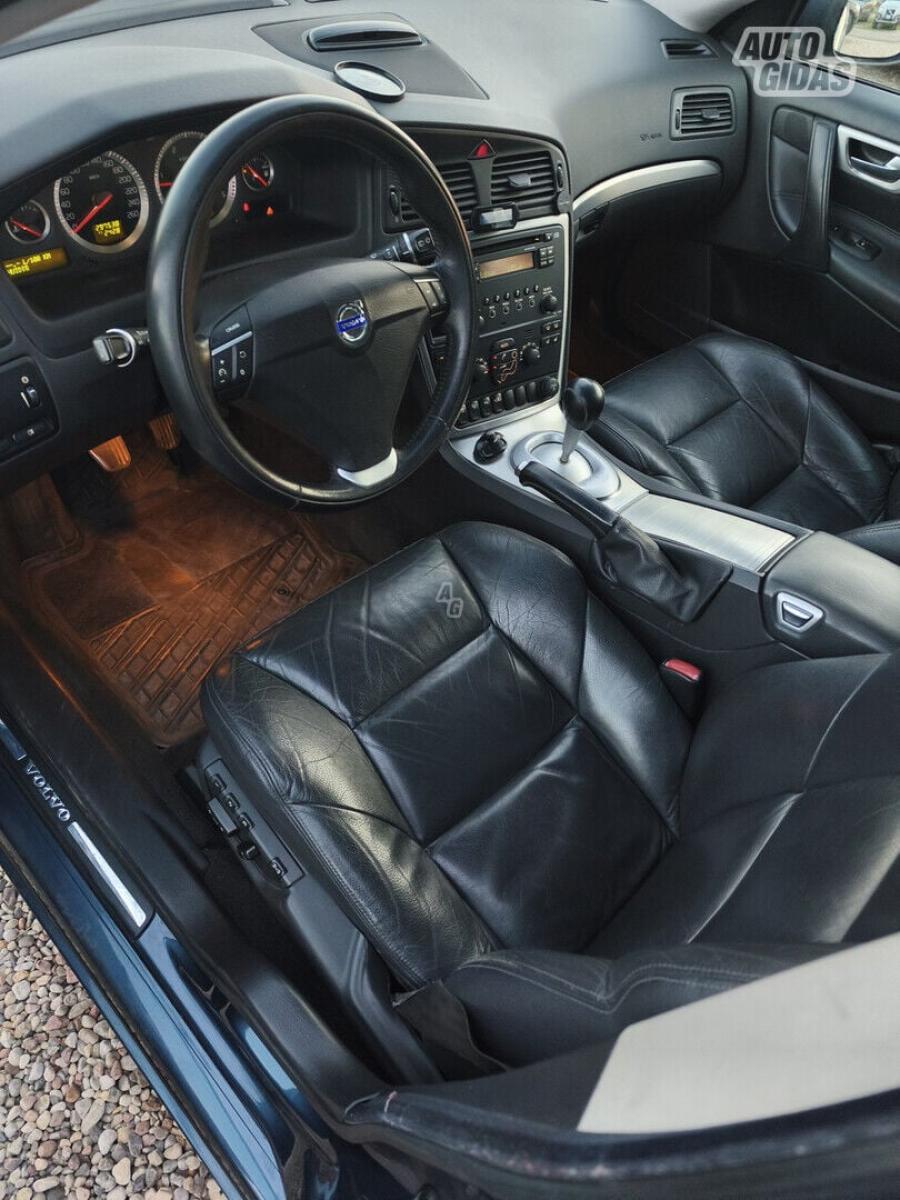 Zils Volvo V70 2007 Viļņa, ar dzinēja tilpumu 2.40 L un nobraukumu 300 tūkst. km par 3350 €, foto 9 vietnē AUTOMOTO.COM.LV