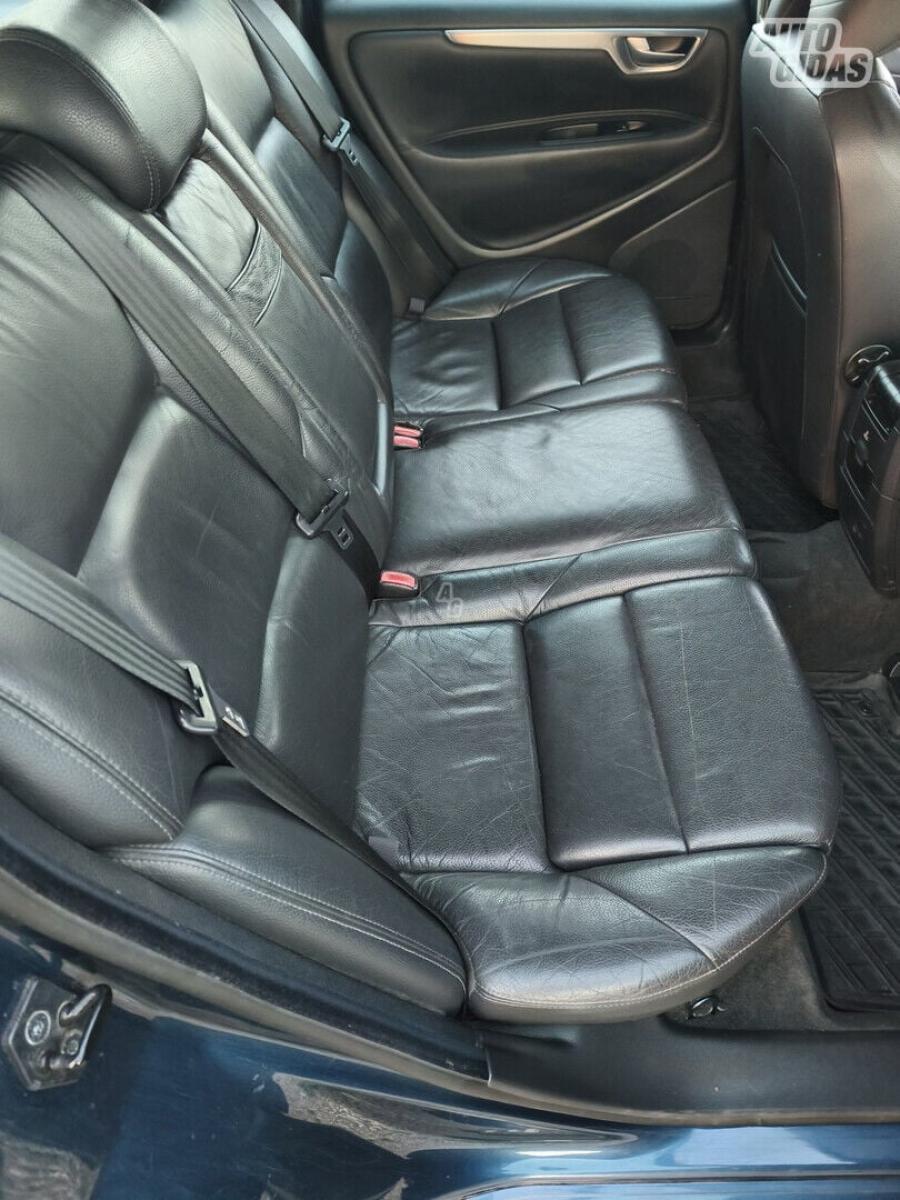 Zils Volvo V70 2007 Viļņa, ar dzinēja tilpumu 2.40 L un nobraukumu 300 tūkst. km par 3350 €, foto 13 vietnē AUTOMOTO.COM.LV