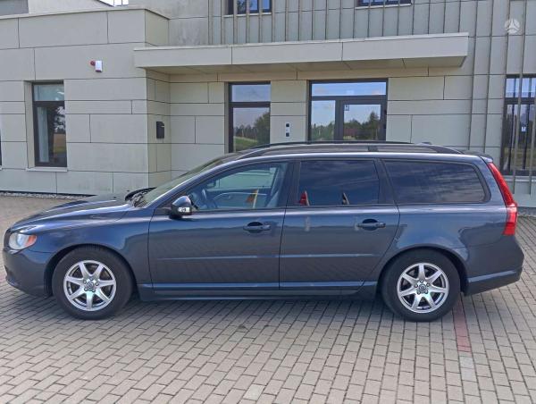 Blue Volvo V70 2007 in Raseiniai, with an engine capacity of 2.40 L and mileage of 300 thousand km for 3400 €, photo 4 on AUTOMOTO.COM.LV