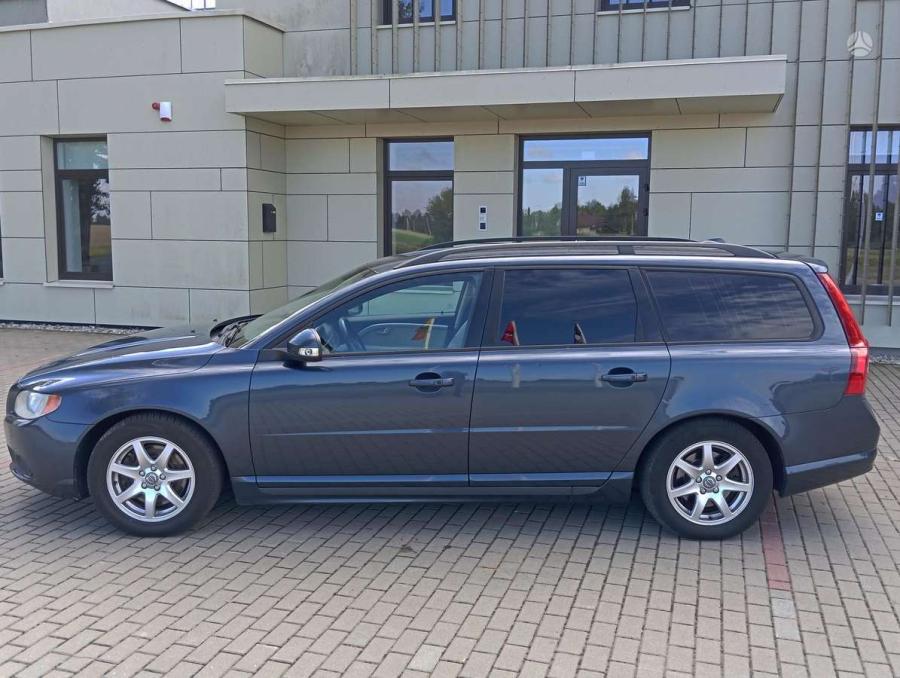 Blue Volvo V70 2007 in Raseiniai, with an engine capacity of 2.40 L and mileage of 300 thousand km for 3400 €, photo 4 on AUTOMOTO.COM.LV