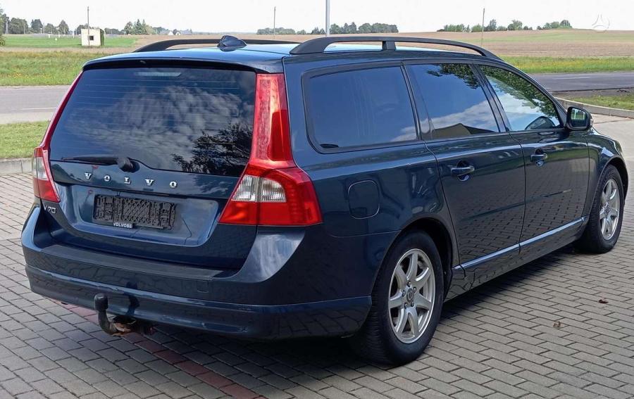 Blue Volvo V70 2007 in Raseiniai, with an engine capacity of 2.40 L and mileage of 300 thousand km for 3400 €, photo 6 on AUTOMOTO.COM.LV