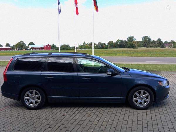 Blue Volvo V70 2007 in Raseiniai, with an engine capacity of 2.40 L and mileage of 300 thousand km for 3400 €, photo 7 on AUTOMOTO.COM.LV