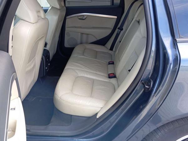 Blue Volvo V70 2007 in Raseiniai, with an engine capacity of 2.40 L and mileage of 300 thousand km for 3400 €, photo 11 on AUTOMOTO.COM.LV