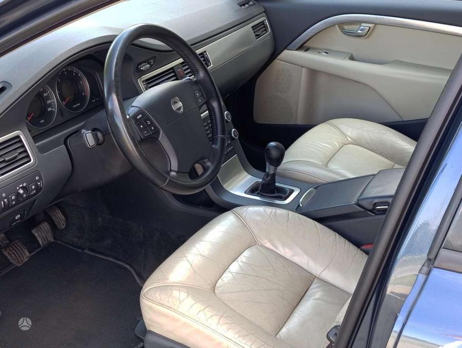 Blue Volvo V70 2007 in Raseiniai, with an engine capacity of 2.40 L and mileage of 300 thousand km for 3400 €, photo 12 on AUTOMOTO.COM.LV