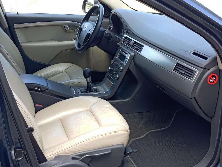 Blue Volvo V70 2007 in Raseiniai, with an engine capacity of 2.40 L and mileage of 300 thousand km for 3400 €, photo 13 on AUTOMOTO.COM.LV