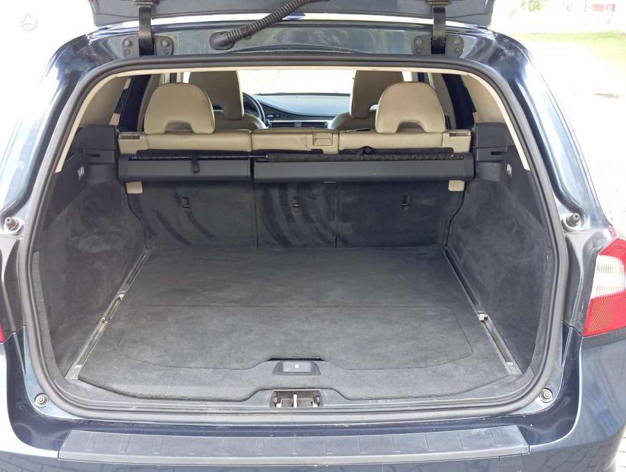 Blue Volvo V70 2007 in Raseiniai, with an engine capacity of 2.40 L and mileage of 300 thousand km for 3400 €, photo 16 on AUTOMOTO.COM.LV