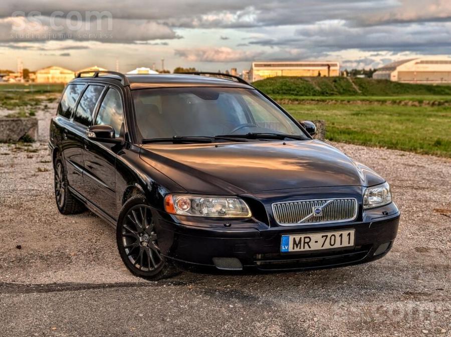 Blue Volvo V70 2007 in Riga, with an engine capacity of 2.40 L and mileage of 313 thousand km for 1950 €, photo 1 on AUTOMOTO.COM.LV