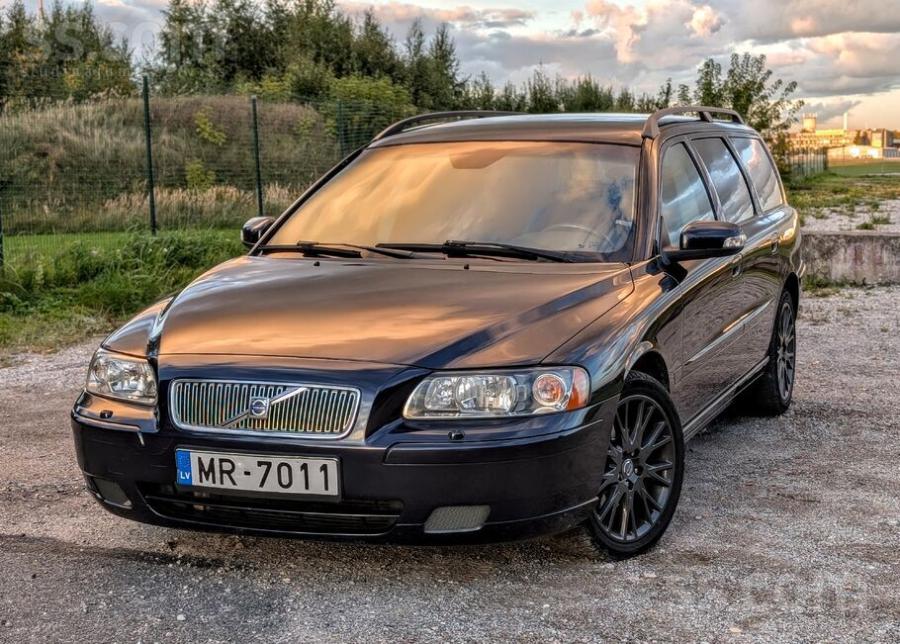 Blue Volvo V70 2007 in Riga, with an engine capacity of 2.40 L and mileage of 313 thousand km for 1950 €, photo 3 on AUTOMOTO.COM.LV