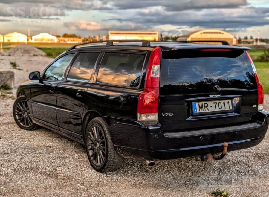 Blue Volvo V70 2007 in Riga, with an engine capacity of 2.40 L and mileage of 313 thousand km for 1950 €, photo 4 on AUTOMOTO.COM.LV