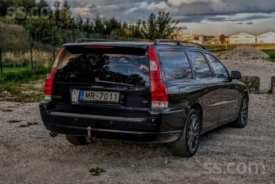 Blue Volvo V70 2007 in Riga, with an engine capacity of 2.40 L and mileage of 313 thousand km for 1950 €, photo 5 on AUTOMOTO.COM.LV