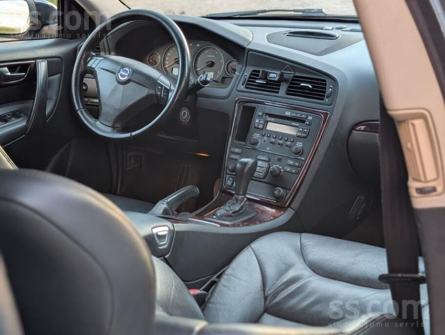Blue Volvo V70 2007 in Riga, with an engine capacity of 2.40 L and mileage of 313 thousand km for 1950 €, photo 9 on AUTOMOTO.COM.LV