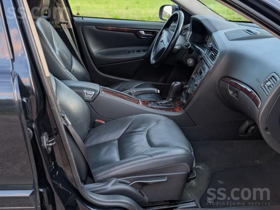 Blue Volvo V70 2007 in Riga, with an engine capacity of 2.40 L and mileage of 313 thousand km for 1950 €, photo 10 on AUTOMOTO.COM.LV