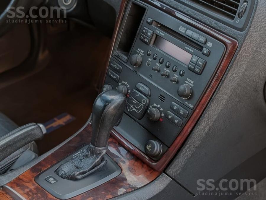 Blue Volvo V70 2007 in Riga, with an engine capacity of 2.40 L and mileage of 313 thousand km for 1950 €, photo 11 on AUTOMOTO.COM.LV