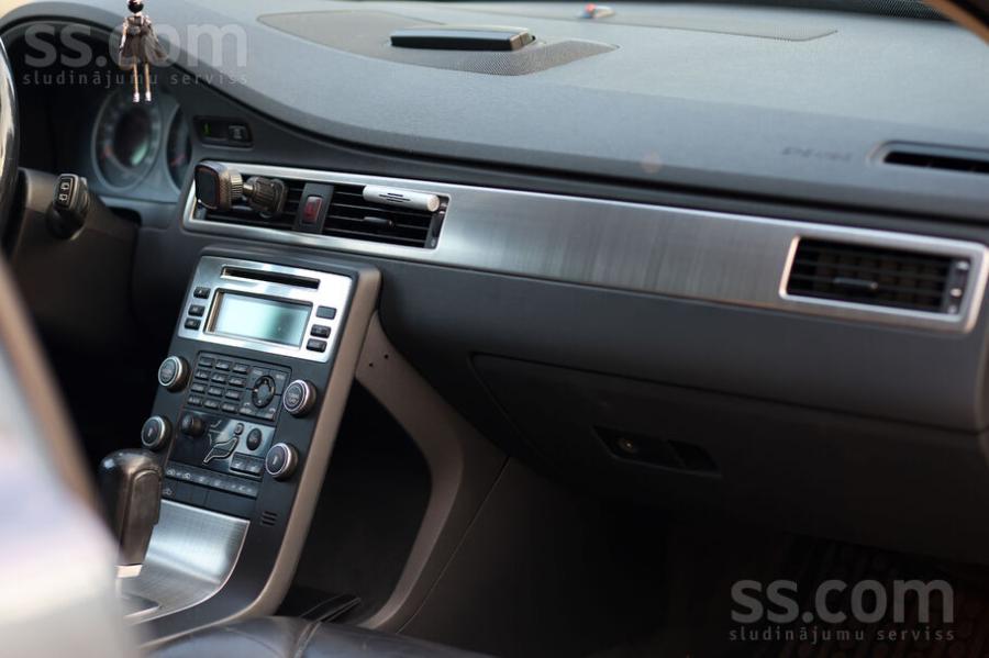 Blue Volvo V70 2007 in Riga, with an engine capacity of 2.40 L and mileage of 342 thousand km for 3000 €, photo 5 on AUTOMOTO.COM.LV