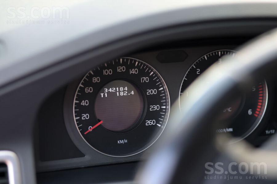Blue Volvo V70 2007 in Riga, with an engine capacity of 2.40 L and mileage of 342 thousand km for 3000 €, photo 7 on AUTOMOTO.COM.LV