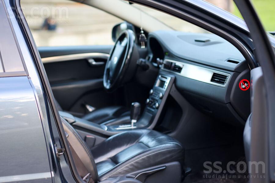 Blue Volvo V70 2007 in Riga, with an engine capacity of 2.40 L and mileage of 342 thousand km for 3000 €, photo 10 on AUTOMOTO.COM.LV