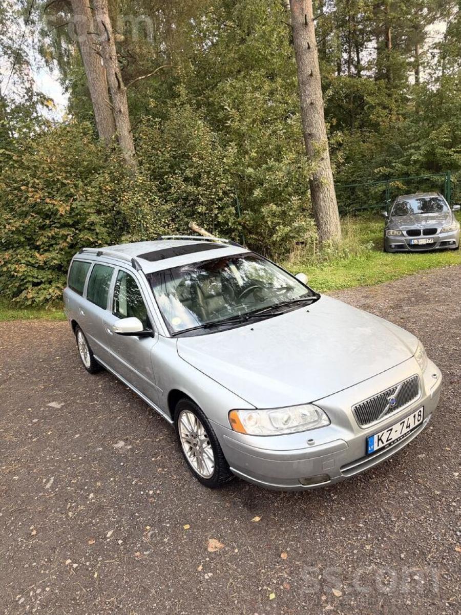 Blue Volvo V70 2007 in Riga, with an engine capacity of 2.40 L and mileage of 366 thousand km for 3099 €, photo 1 on AUTOMOTO.COM.LV
