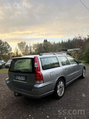 Blue Volvo V70 2007 in Riga, with an engine capacity of 2.40 L and mileage of 366 thousand km for 3099 €, photo 5 on AUTOMOTO.COM.LV