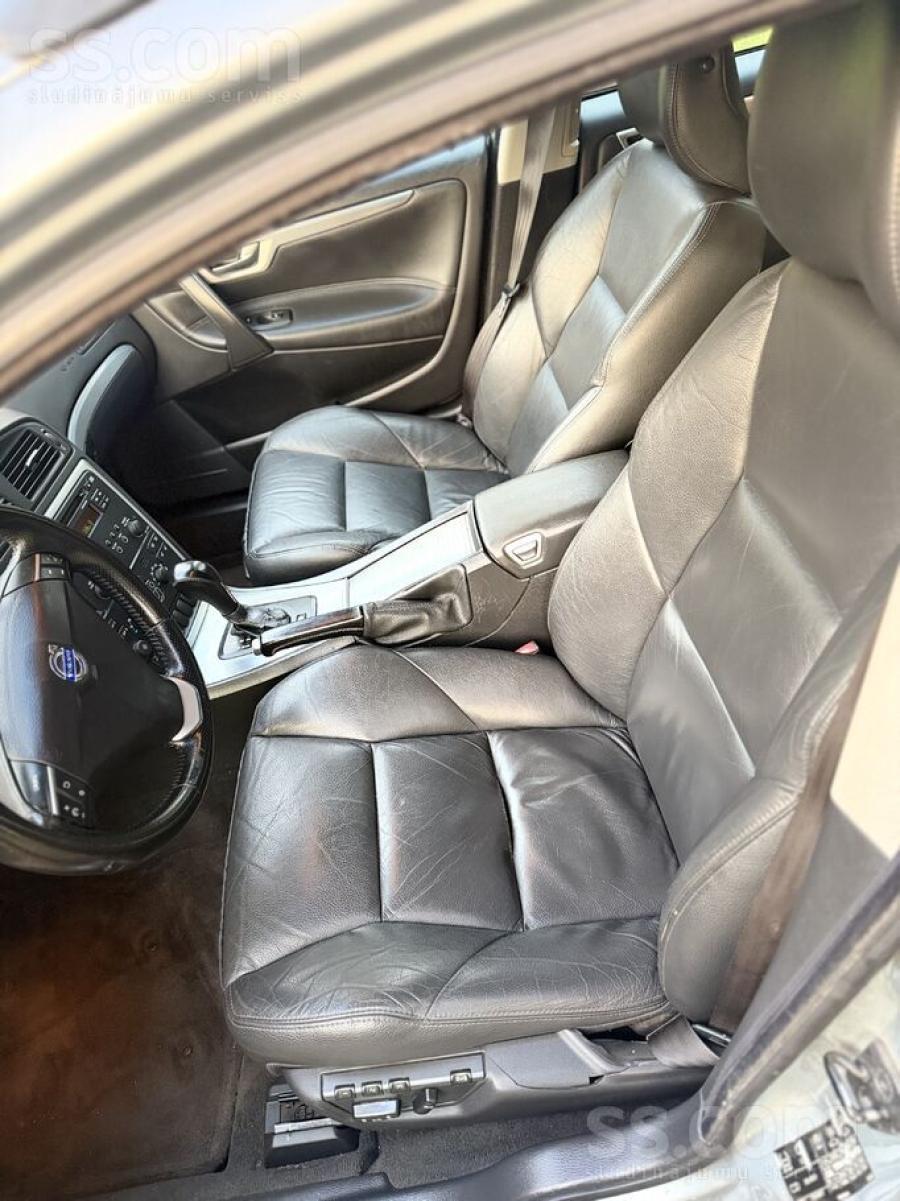 Blue Volvo V70 2007 in Riga, with an engine capacity of 2.40 L and mileage of 366 thousand km for 3099 €, photo 6 on AUTOMOTO.COM.LV