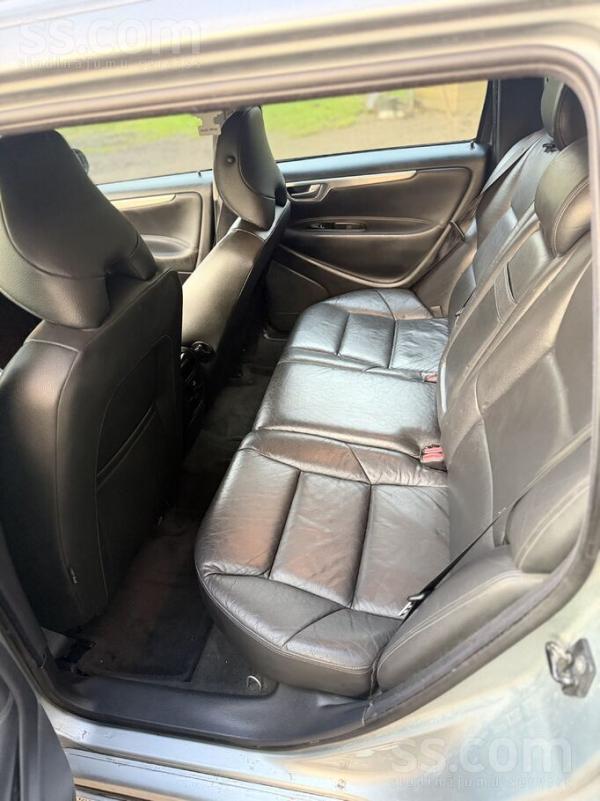 Zils Volvo V70 2007 Rīga, ar dzinēja tilpumu 2.40 L un nobraukumu 366 tūkst. km par 3099 €, foto 7 vietnē AUTOMOTO.COM.LV