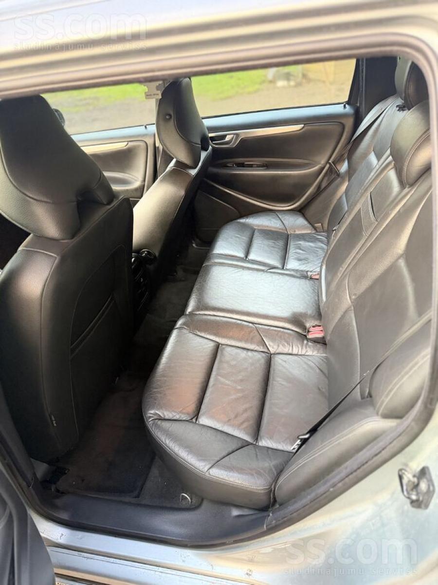 Blue Volvo V70 2007 in Riga, with an engine capacity of 2.40 L and mileage of 366 thousand km for 3099 €, photo 7 on AUTOMOTO.COM.LV