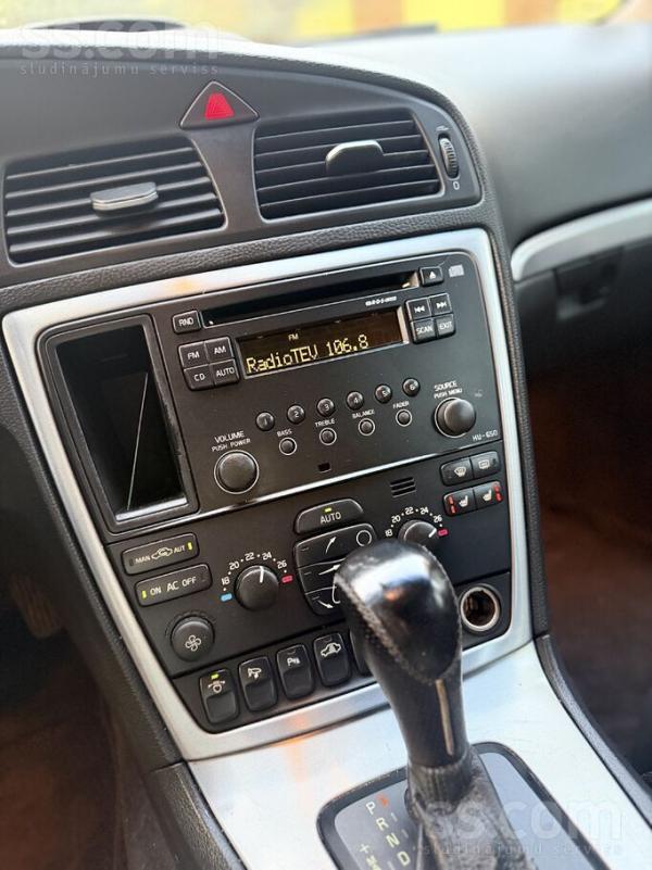 Zils Volvo V70 2007 Rīga, ar dzinēja tilpumu 2.40 L un nobraukumu 366 tūkst. km par 3099 €, foto 11 vietnē AUTOMOTO.COM.LV