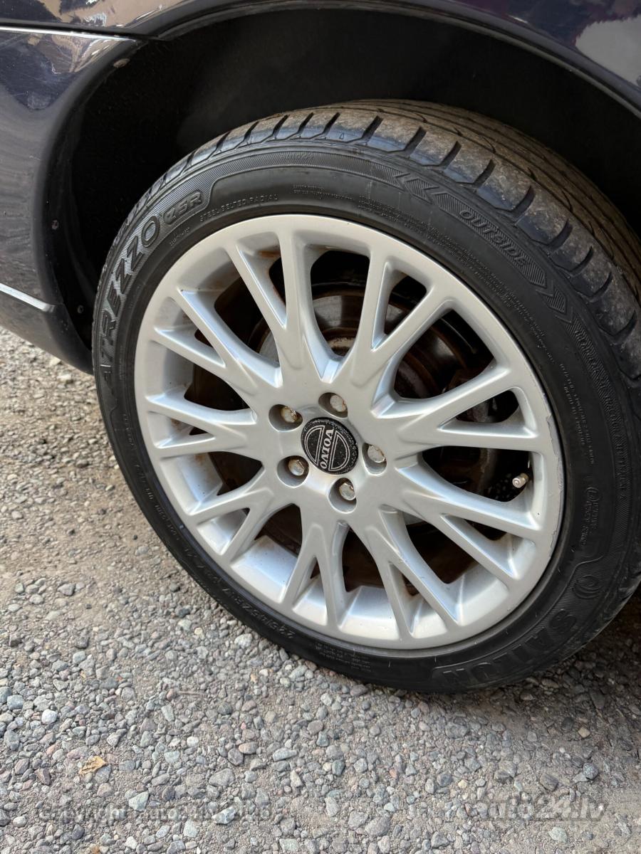 Zils Volvo V70 2007 Tallina, ar dzinēja tilpumu 2.40 L un nobraukumu 419 tūkst. km par 3690 €, foto 19 vietnē AUTOMOTO.COM.LV
