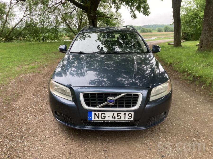 Blue Volvo V70 2008 in Jelgava, with an engine capacity of 2.40 L and mileage of 268 thousand km for 3500 €, photo 2 on AUTOMOTO.COM.LV