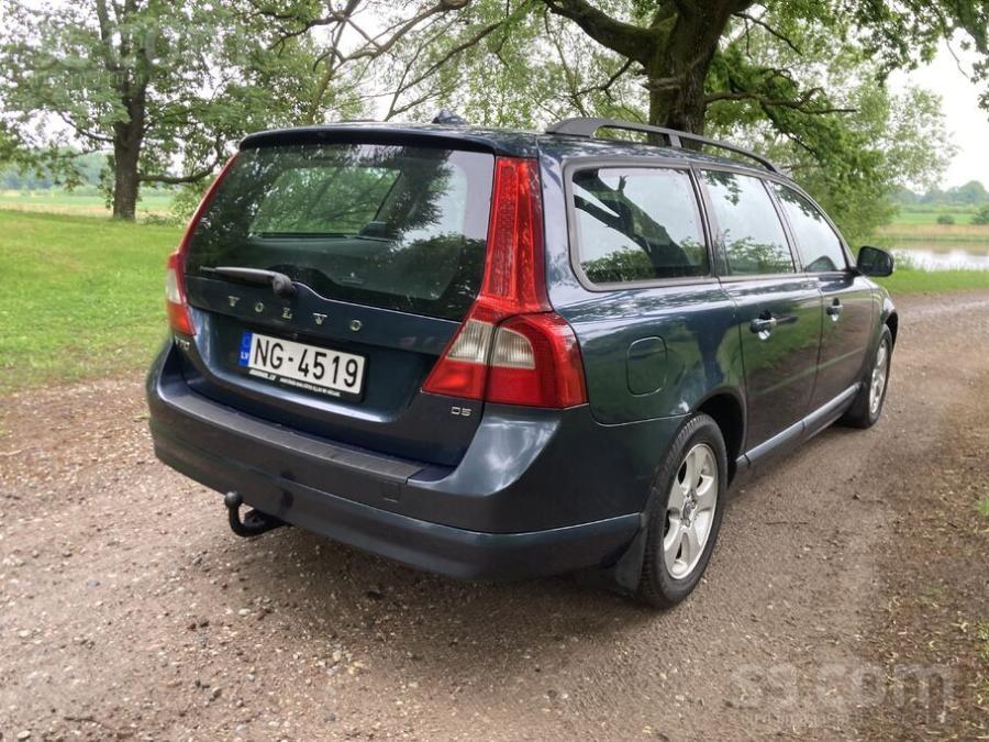 Blue Volvo V70 2008 in Jelgava, with an engine capacity of 2.40 L and mileage of 268 thousand km for 3500 €, photo 4 on AUTOMOTO.COM.LV