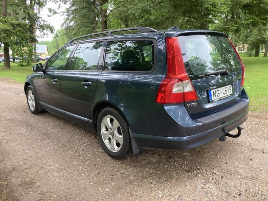 Blue Volvo V70 2008 in Jelgava, with an engine capacity of 2.40 L and mileage of 268 thousand km for 3500 €, photo 6 on AUTOMOTO.COM.LV