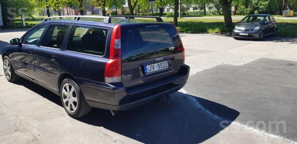 Blue Volvo V70 2008 in Riga, with an engine capacity of 2.40 L and mileage of 320 thousand km for 2700 €, photo 8 on AUTOMOTO.COM.LV