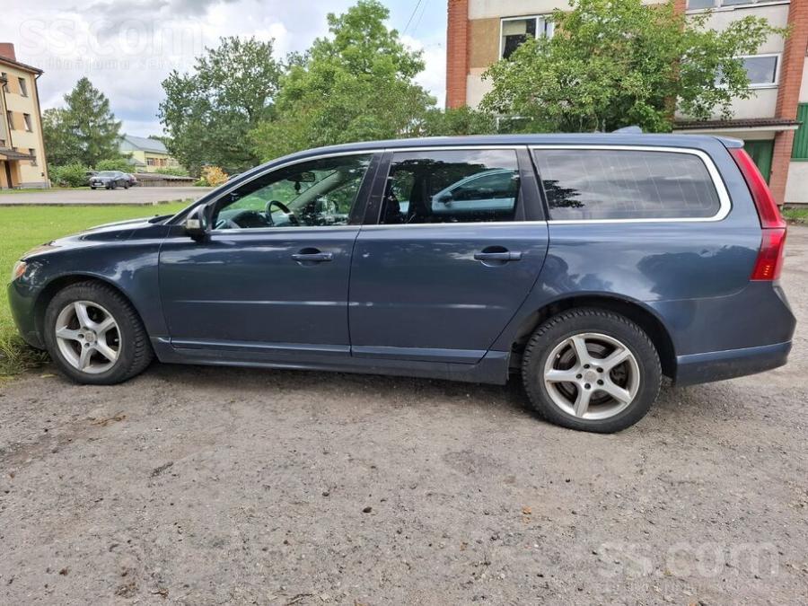 Blue Volvo V70 2008 in Aizkraukle, with an engine capacity of 2.40 L and mileage of 311 thousand km for 1900 €, photo 1 on AUTOMOTO.COM.LV