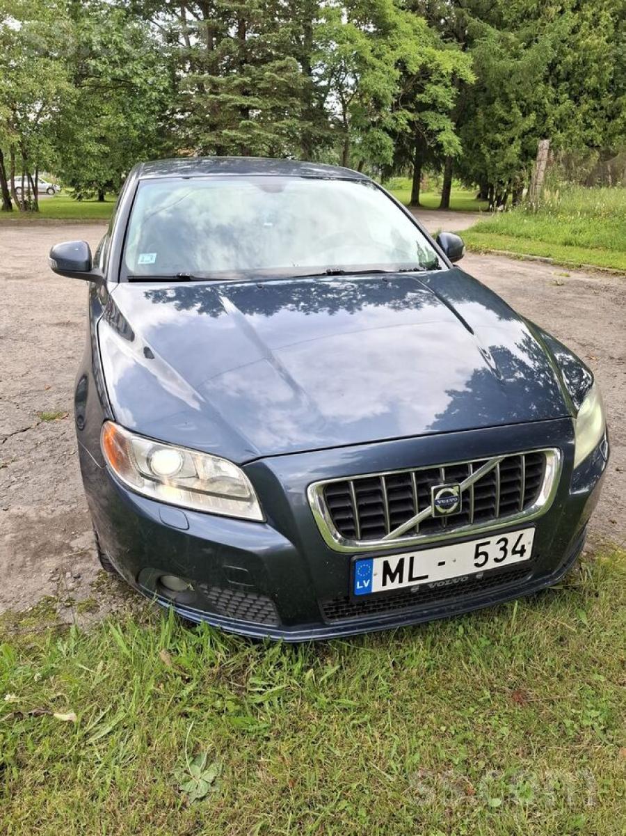 Blue Volvo V70 2008 in Aizkraukle, with an engine capacity of 2.40 L and mileage of 311 thousand km for 1900 €, photo 2 on AUTOMOTO.COM.LV