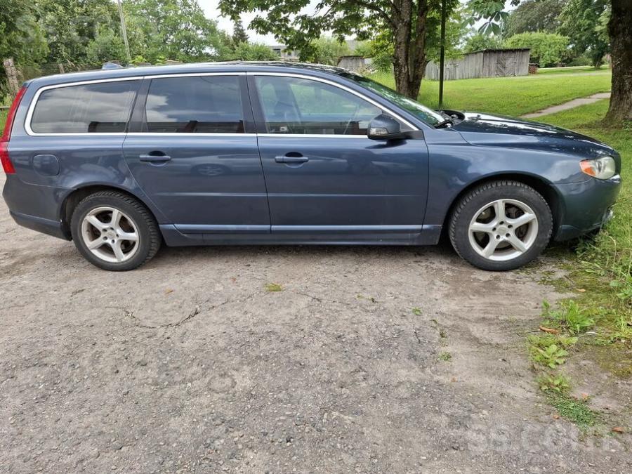 Blue Volvo V70 2008 in Aizkraukle, with an engine capacity of 2.40 L and mileage of 311 thousand km for 1900 €, photo 4 on AUTOMOTO.COM.LV