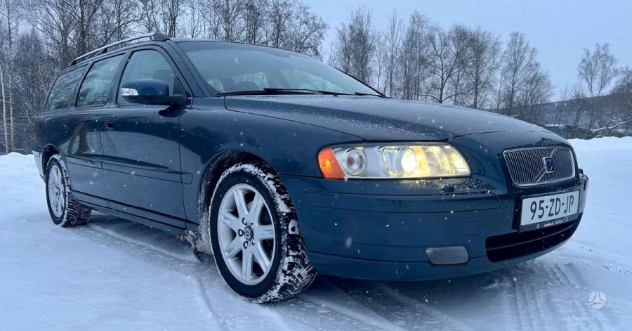 Blue Volvo V70 2008 in Utena, with an engine capacity of 2.40 L and mileage of 320 thousand km for 2950 €, photo 2 on AUTOMOTO.COM.LV