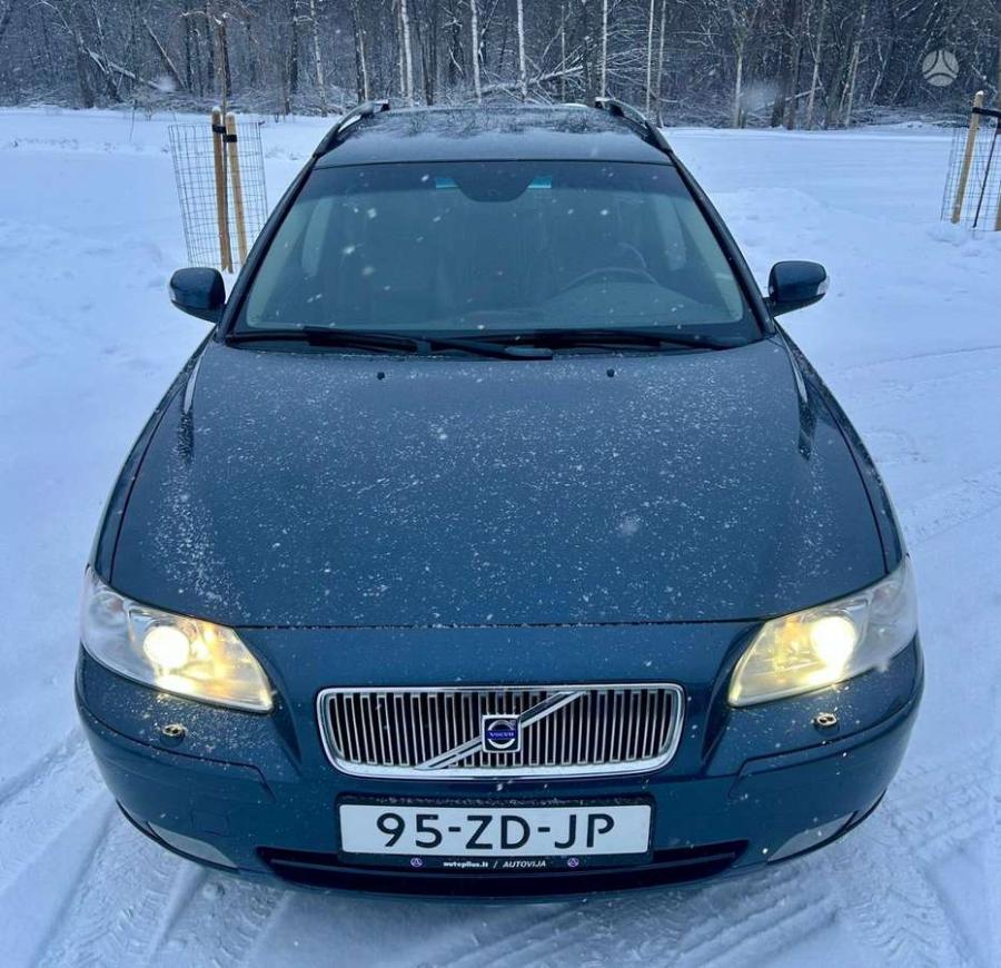 Blue Volvo V70 2008 in Utena, with an engine capacity of 2.40 L and mileage of 320 thousand km for 2950 €, photo 3 on AUTOMOTO.COM.LV