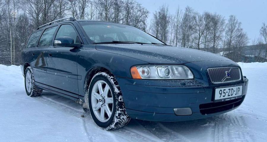 Blue Volvo V70 2008 in Utena, with an engine capacity of 2.40 L and mileage of 320 thousand km for 2950 €, photo 6 on AUTOMOTO.COM.LV