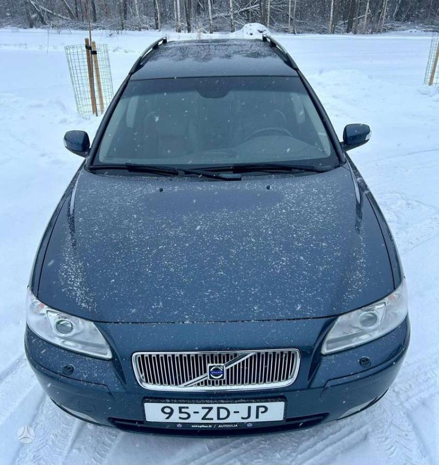 Blue Volvo V70 2008 in Utena, with an engine capacity of 2.40 L and mileage of 320 thousand km for 2950 €, photo 8 on AUTOMOTO.COM.LV