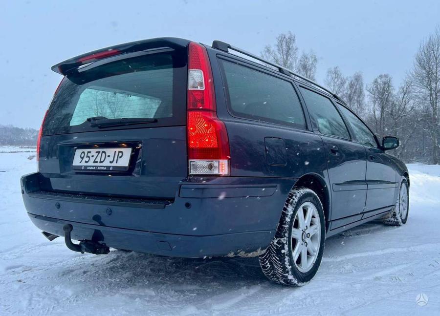 Blue Volvo V70 2008 in Utena, with an engine capacity of 2.40 L and mileage of 320 thousand km for 2950 €, photo 12 on AUTOMOTO.COM.LV