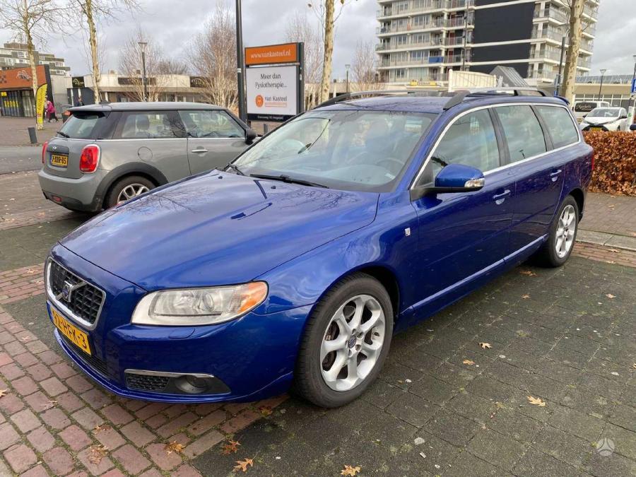 Blue Volvo V70 2008 in Vilnius, with an engine capacity of 2.40 L and mileage of 347 thousand km for 3950 €, photo 1 on AUTOMOTO.COM.LV