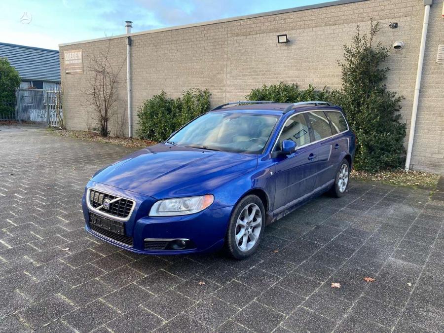 Blue Volvo V70 2008 in Vilnius, with an engine capacity of 2.40 L and mileage of 347 thousand km for 3950 €, photo 4 on AUTOMOTO.COM.LV